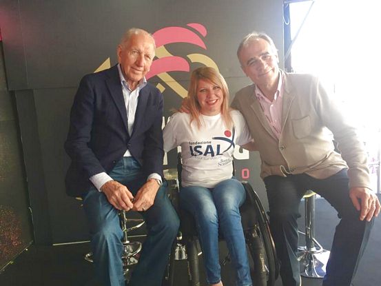 SABRINA BASSI PREMIA IL CICLISTA GAVIRIA VINCITORE DELLA MAGLIA ...